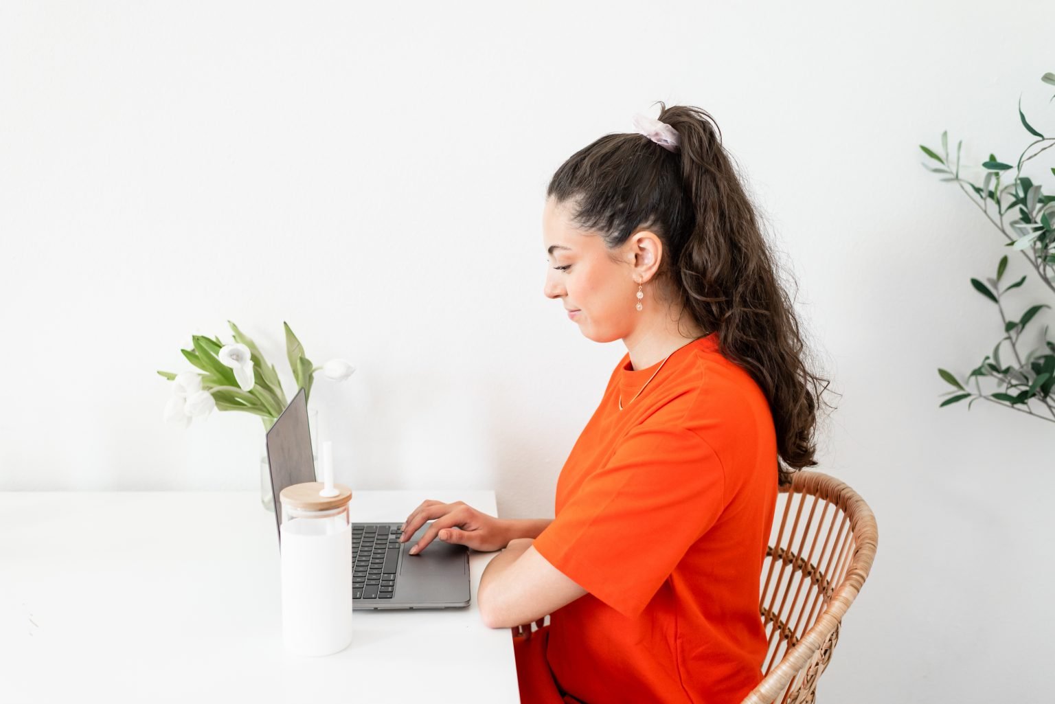 The Ultimate Guide - How to Start a Successful Virtual Assistant Business